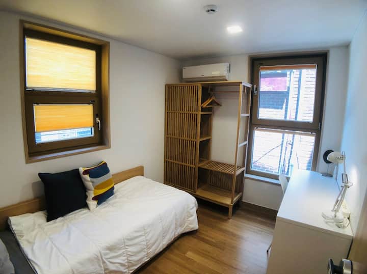 [여성게스트만 이용가능] 브릭핸즈 쉐어하우스 | 별 - Seoul