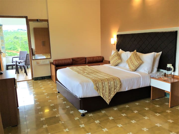 Mountain View Room With Balcony - Kotagiri