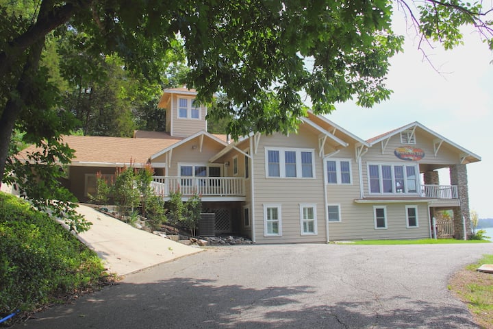 Towmate Inn, Lake House With Direct Lake Access - Beaver Lake, AR