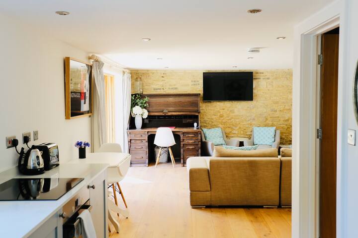 Converted Barn In Beautiful Cotswold Village - カースル・クーム
