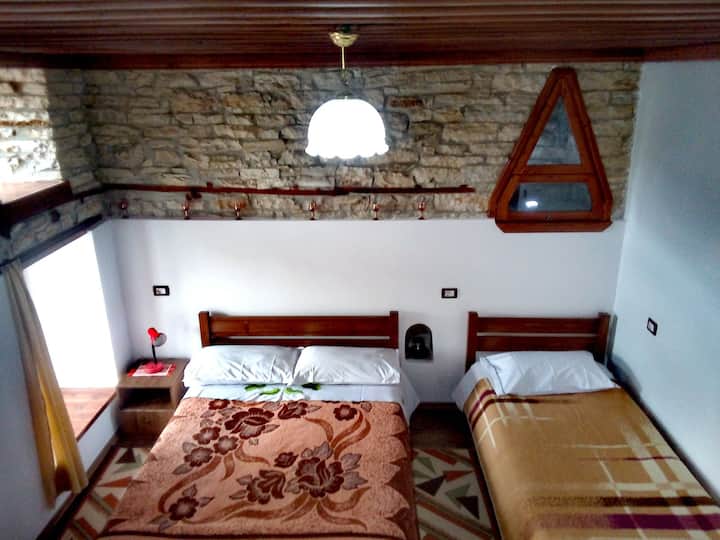 Ruols Guesthouse - District de Gjirokastër