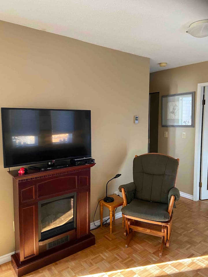 One Bedroom, Sitting Room, Kitchenette, Parking - Sunshine Coast