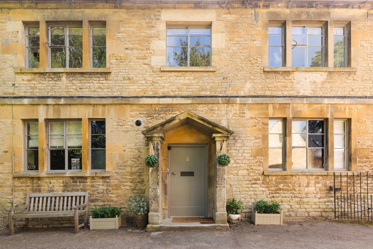 Cotswold District Holiday Rentals & Homes - England, United Kingdom ...