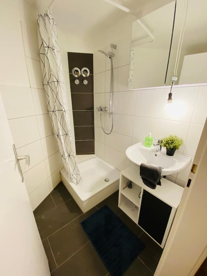 1 Zimmer-apartment Möbliert Inkl. W-lan & Tv - Düsseldorf