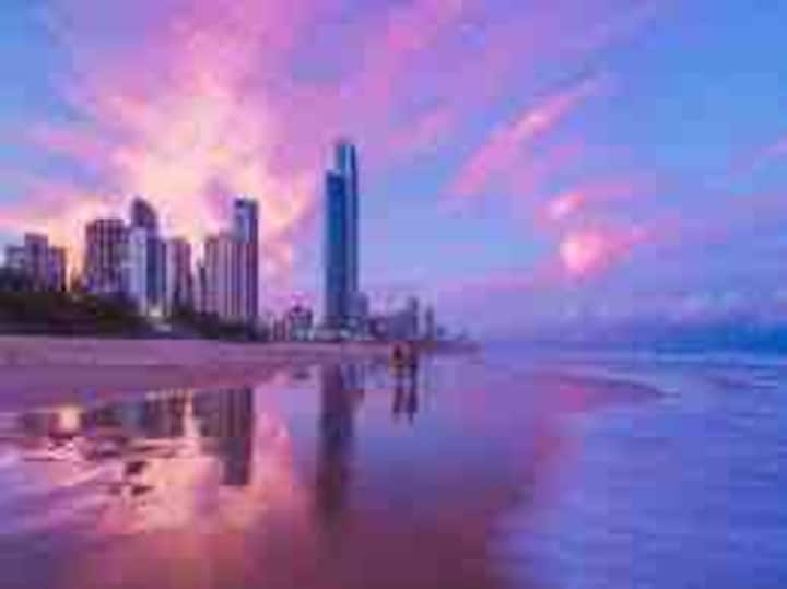 In The Heart Of Surfers Paradise - Gold Coast