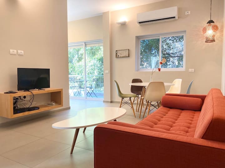 Peaceful 2 Bedroom Apt. With Balcony - Tel Aviv-Jaffa