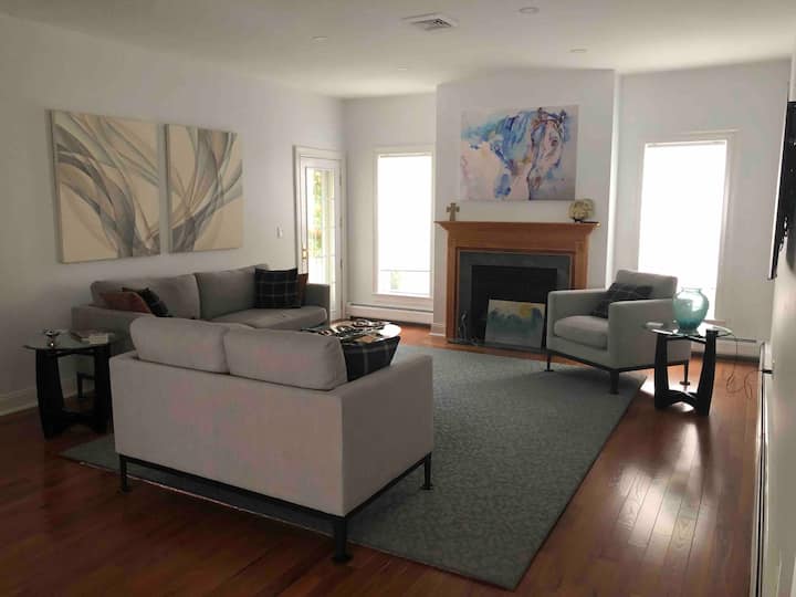 Beautifully Renovated Ranch House Close To Track! - Saratoga Springs, NY