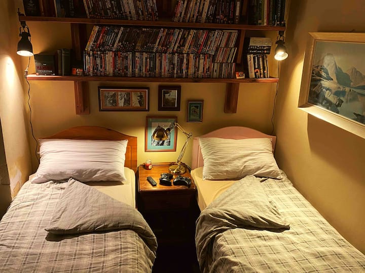 Twin Room With Sports Equipment - ケンダル