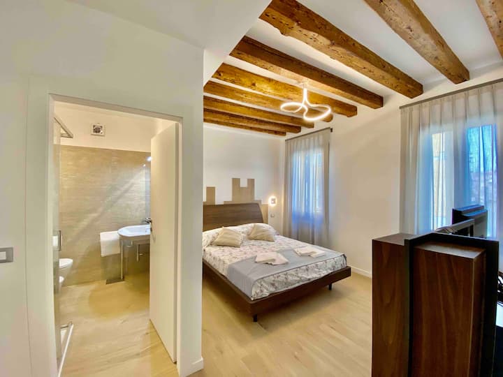Suitehouse 1 Terrace Canal View In Venice - Velence, Olaszország