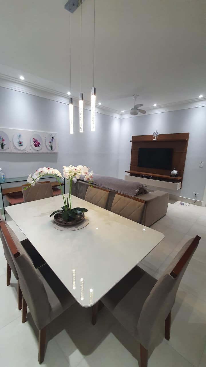 Apto A 350 Metros Da Praia Da Enseada. - Guarujá