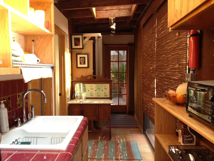 Encinitas Cottage-month At The Beach - Encinitas, CA