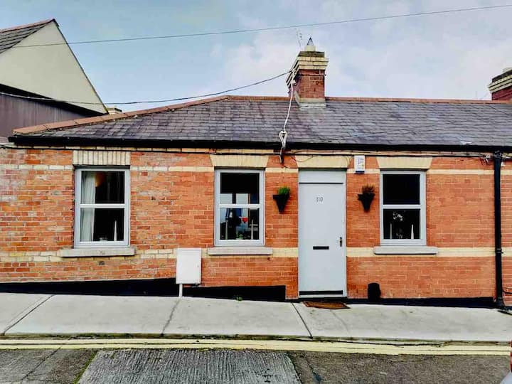 Cottage In The City With Parking - Dún Laoghaire