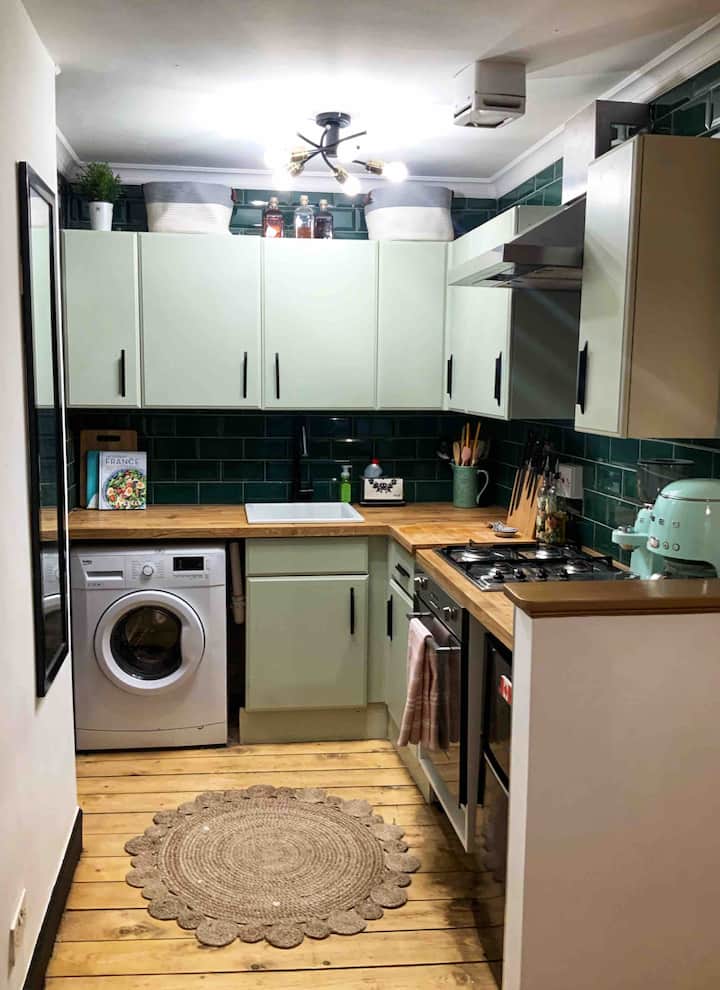 Colourful One Bedroom Flat - Edinburgh