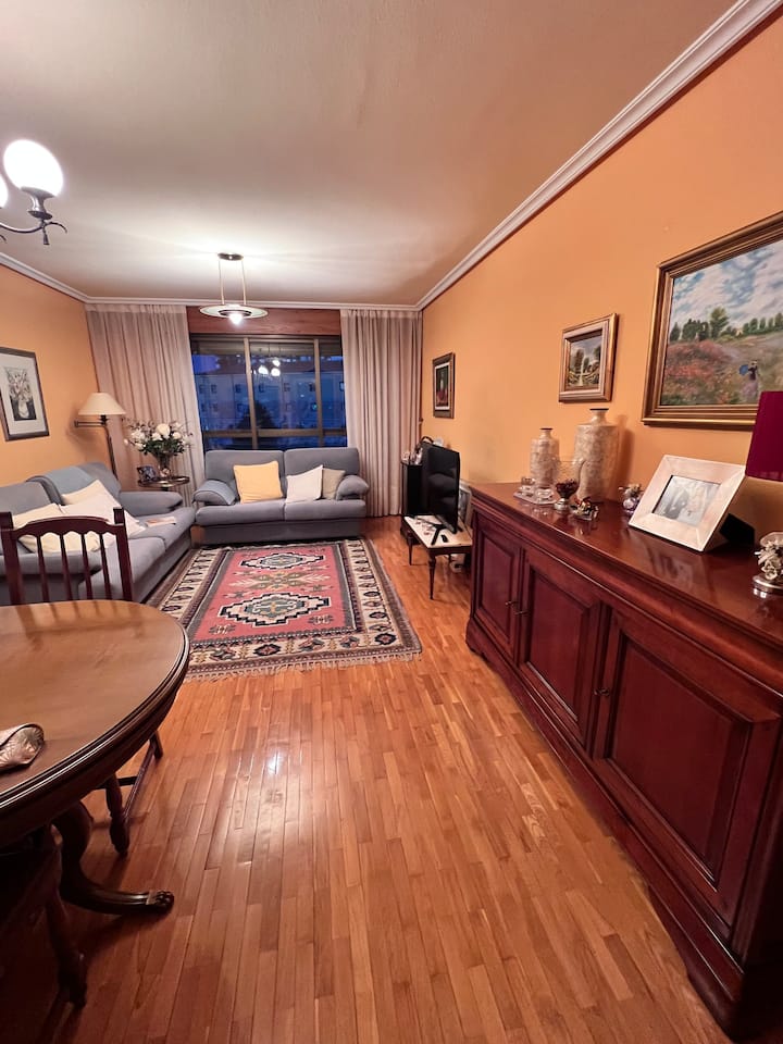 Habitación Luminosa Con Dos Camas Y Baño Privado - Burgos