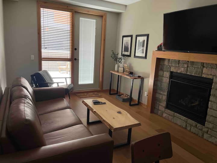 Luxury 1 Bed-rm Mountain Escape Steps From Canmore - Alberta