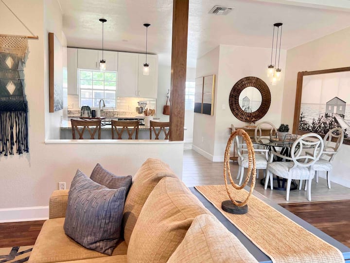 Lakewood Luxury 3/2 Home With Sunroom Plus Fenced Yard And Covered Patio - Altamonte Springs, FL