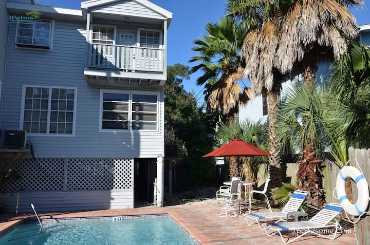 Charming Cottage By The Sea - Indian Rocks Beach, FL