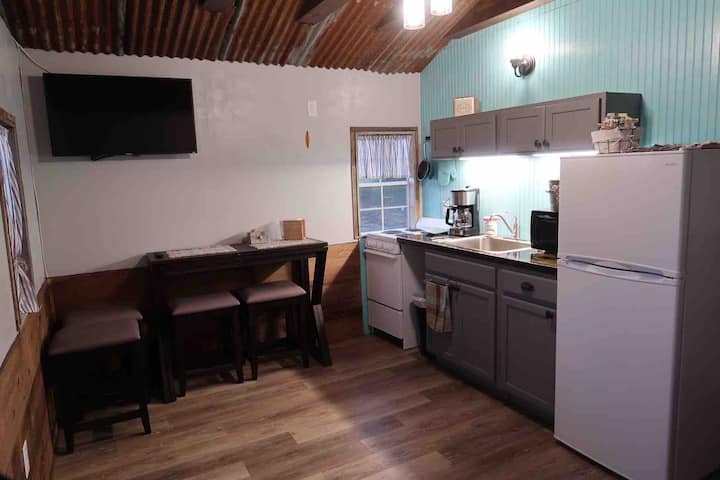 Hunter Road Cabins # 1, Almost In Gruene! - New Braunfels, TX