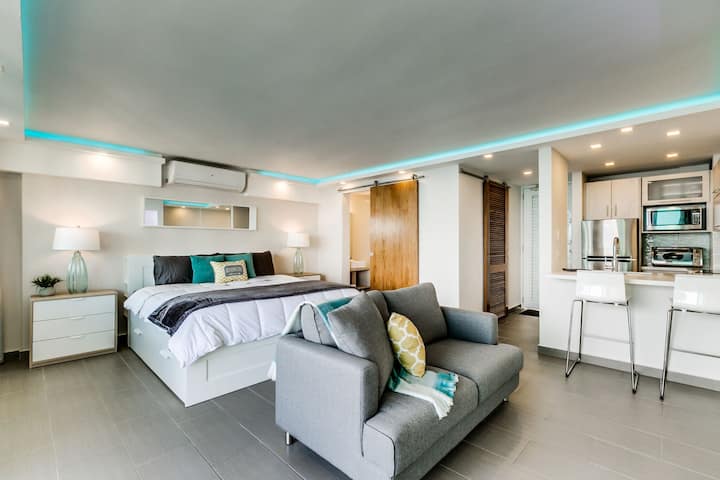 Incredible, Romantic Getaway! Beach Front Condo - Puerto Rico