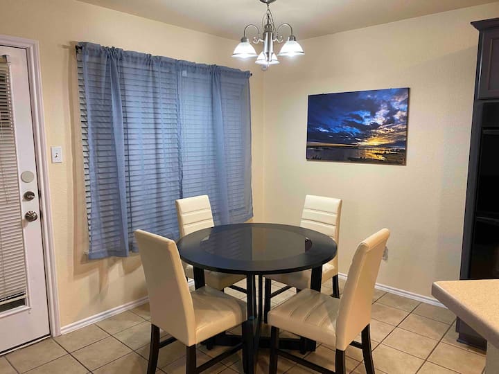 Large Military Friendly Home With Garage Gym - Harker Heights, TX