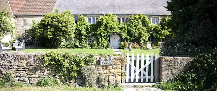 Beautifully Converted Court Farm Standerwick, Bath - Cotswolds