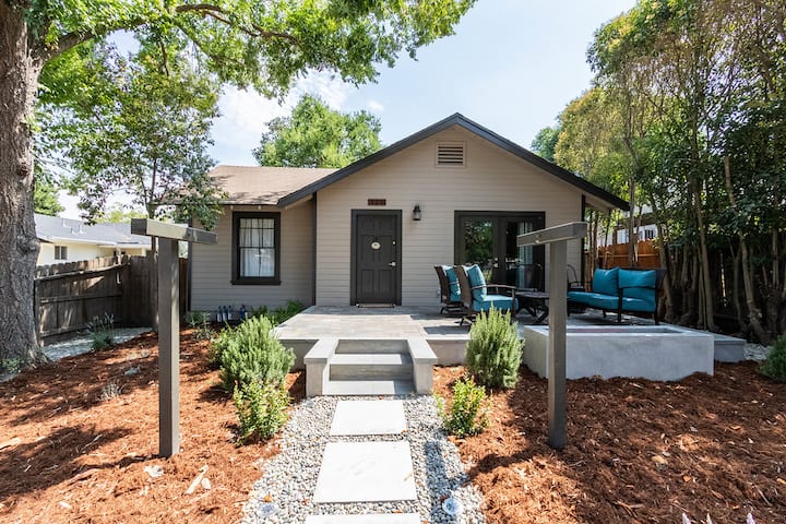 Walk Downtown! High-end Remodel W Porch/2 Firepits - Paso Robles, CA