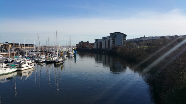 Waterfront Location - Easy Access To Rugby Stadium - Cardiff