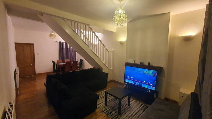 Spacious 2 Bedroom Home In Birmingham - The Royal Town of Sutton Coldfield