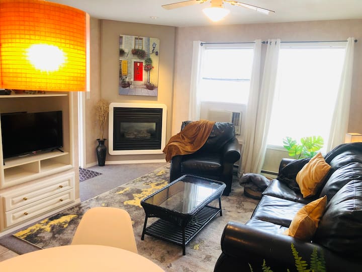 Mountainview Getaway 1 Bedroom Boho Style Suite - Fairmont Hot Springs, BC