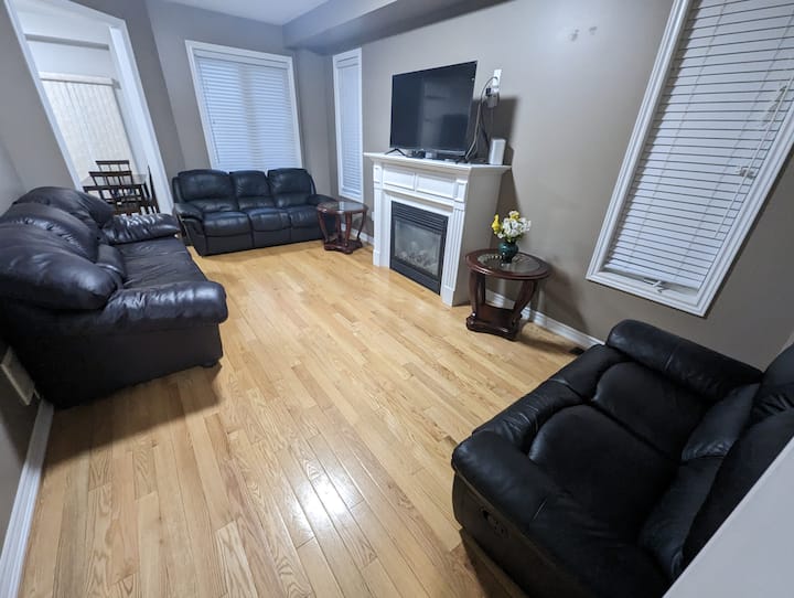 Cheerful 4 Bedroom House With Indoor Fireplace - Innisfil