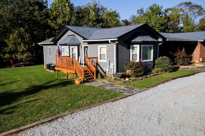 Private 2 Bedroom Guest Suite, 2 Miles To Lu! - Lynchburg, VA