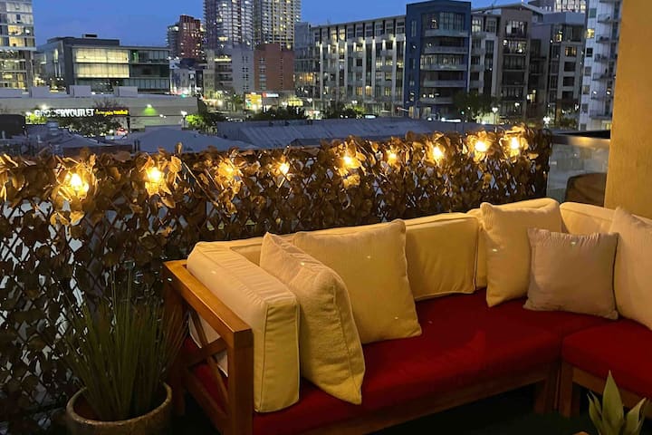 Downtown Gaslamp Overlooking Petco Park - 샌디에고