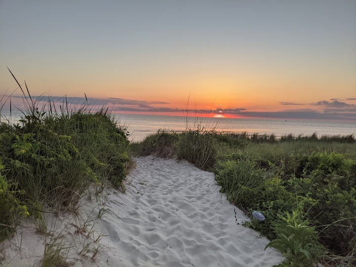 Pet Friendly! Water Views From Roof Deck. Steps To The Beach And Sunsets. - Cape May Point, NJ
