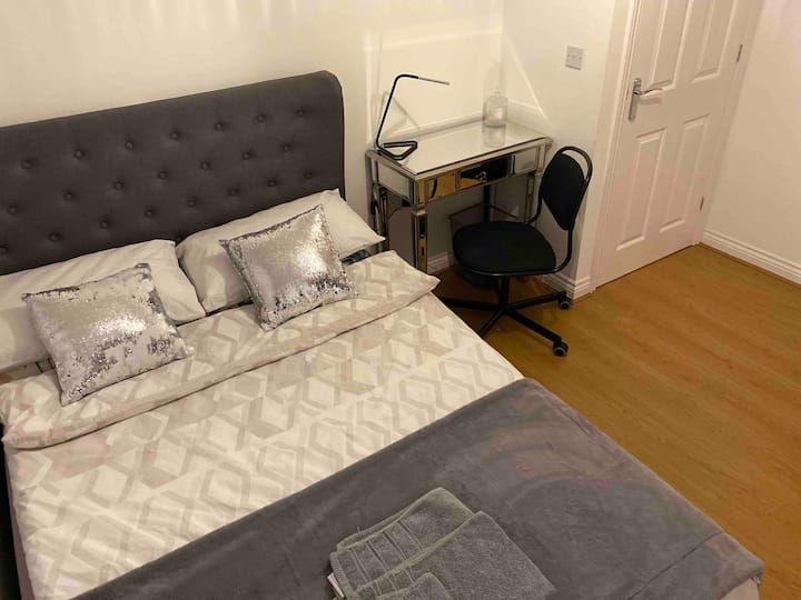 Quiet & Cozy Double Room - Stoke-on-Trent