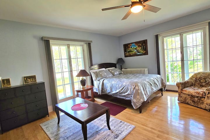 Room 102 - Summerside