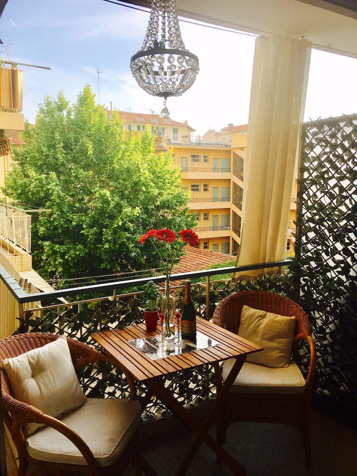 Spacious Sunny Studio With Terrace - Nice