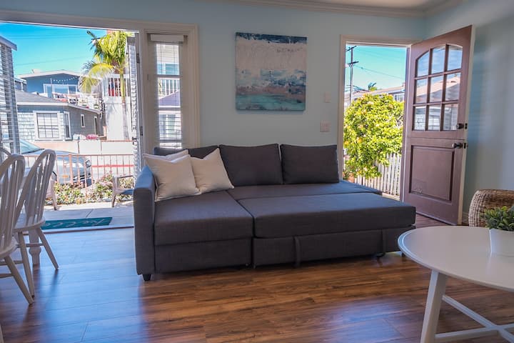 Air Conditioning! Cottage 2-blocks From Beach - Costa Mesa, CA