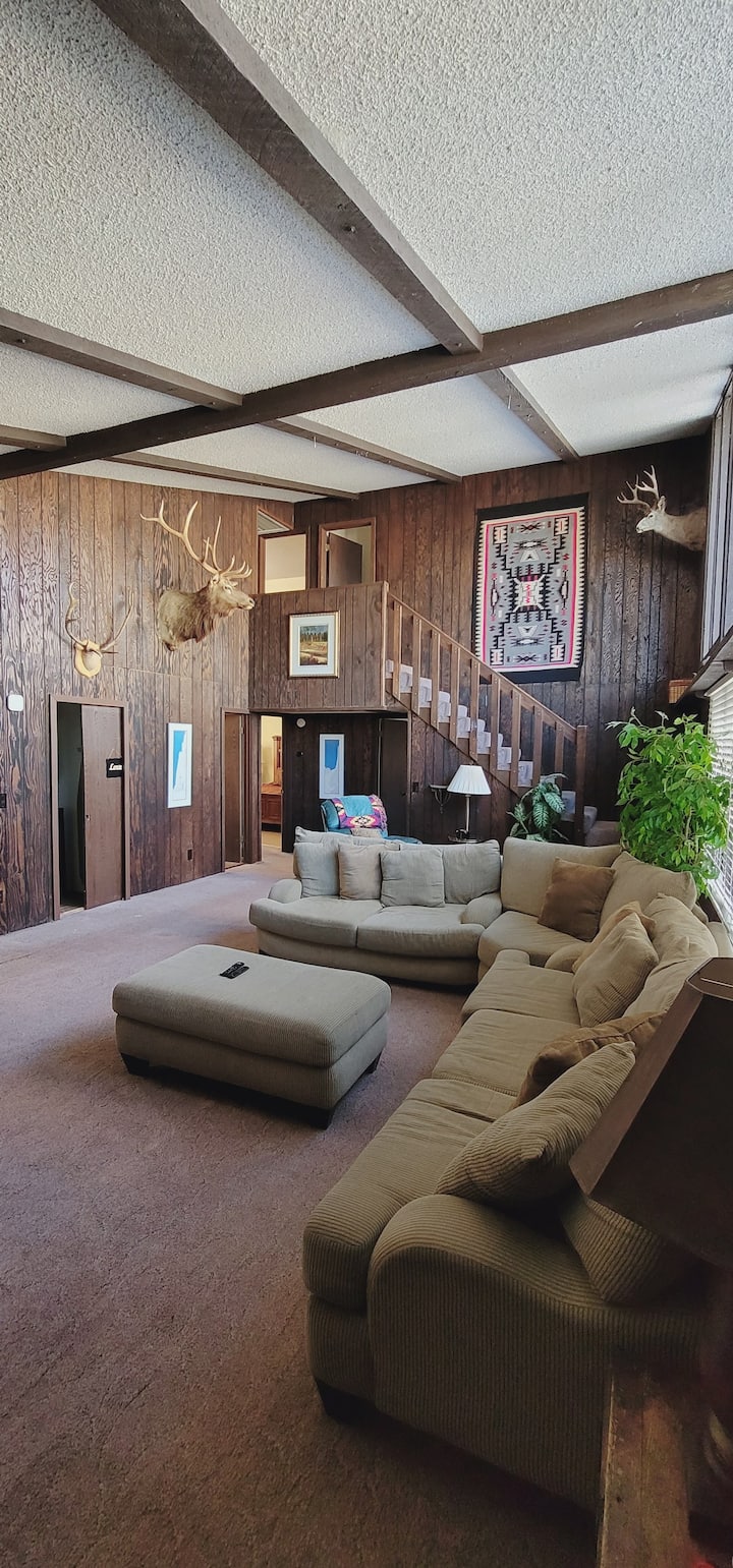Grand Cabin Flagstaff 4bedroom 3bath A/c Ctry Club - Flagstaff, AZ