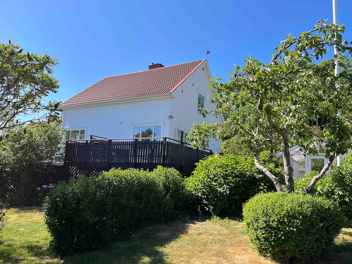 Sjarmerende 50-talls Villa, Sentralt I Strömstad - Strömstad