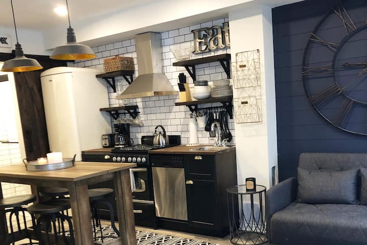 Brand New Rustic Private Bachelor Suite In Vaughan - Vaughan