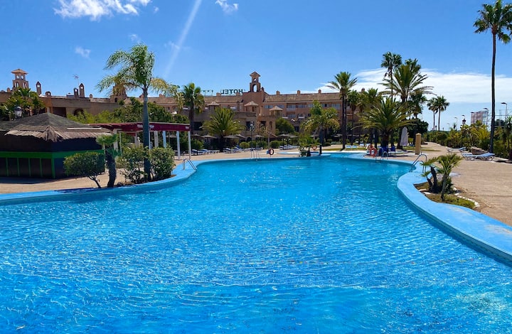 Casa Adosada En Bahía Sur Con Piscina - Cádiz
