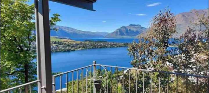 Great Views And A Full Kitchen On Queenstown Hill - Queenstown