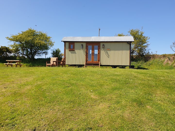 Luxury Eco Shepherd's Hut: Sea, Mountain Views - Fishguard