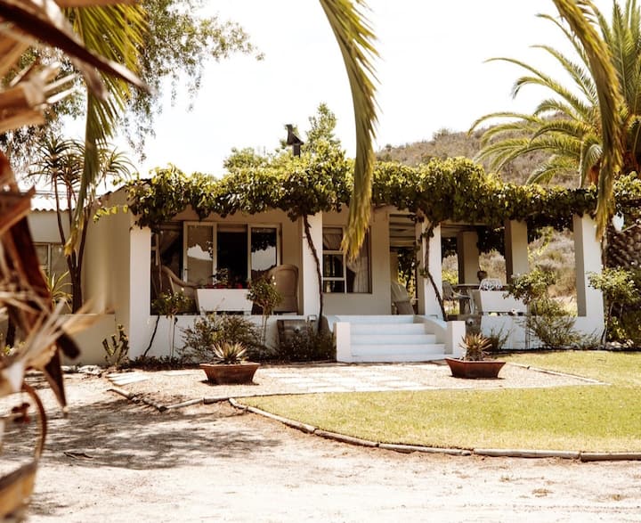 Ruby Luxury Self-catering Farm Cottage - Montagu