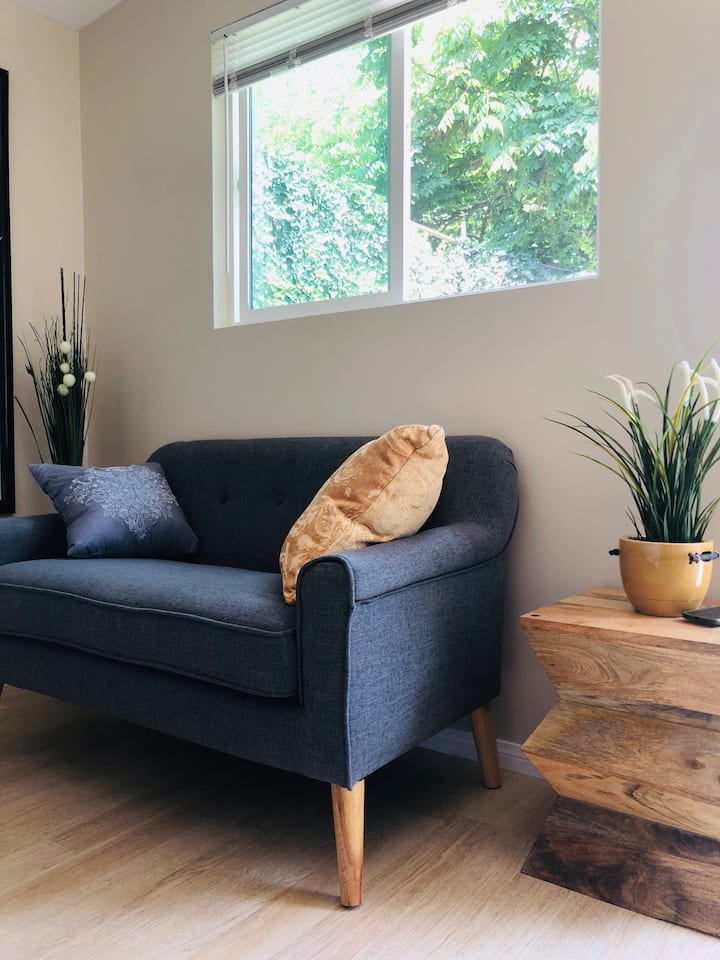 Courtyard Studio - Burbank