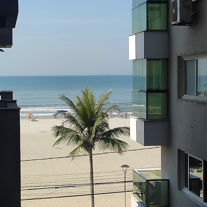 Apto Beira Mar - 2 Quartos E Garagem Privativa - Balneário Camboriú