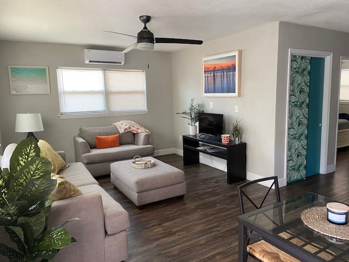 Beach Bungalow  With King Bed  Unit 2 - St. Pete Beach, FL