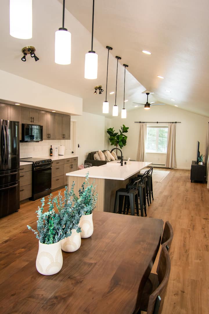 The Little House On The Hill - Alaska