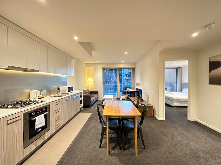 Cbd 2-bedroom Apartment With Spcious Balcony #1 - Adelaide