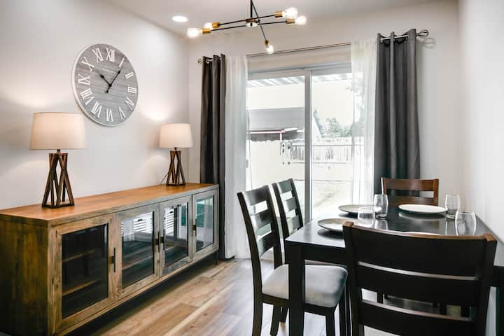 Newly Renovated Mid-modern Townhome Central Twin Falls - Idaho